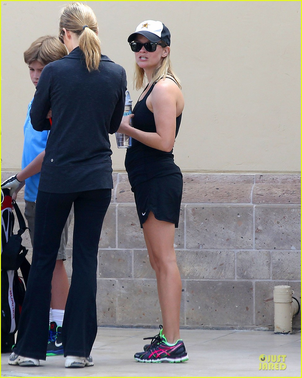 Reese Witherspoon: Smiling Star Workout!: Photo 2893899 | Celebrity ...