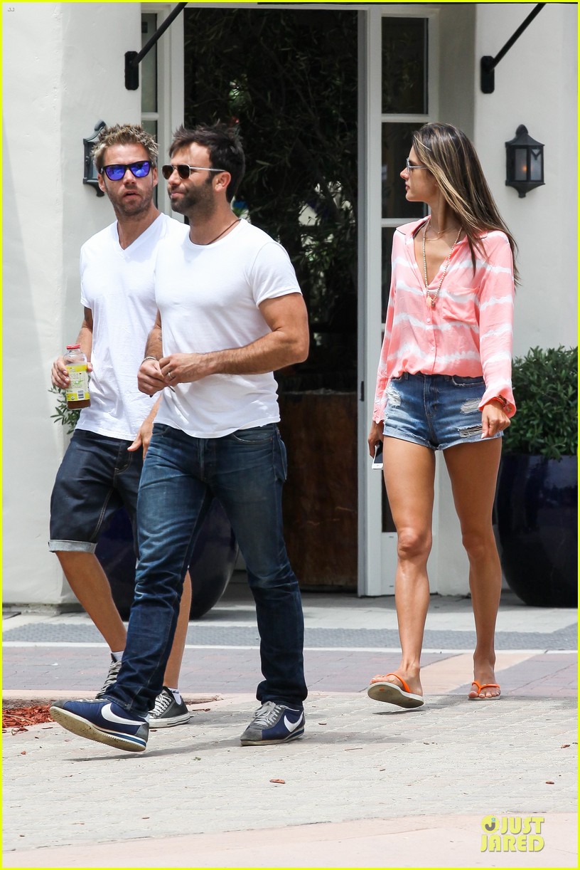 Alessandra Ambrosio & Jamie Mazur Hold Hands After July 4!: Photo ...