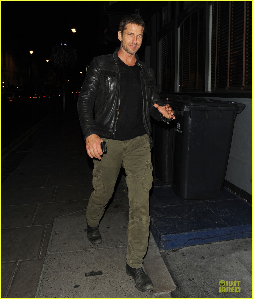 Gerard Butler Reaches 1 Million Facebook Fans!: Photo 2920642 | Gerard ...