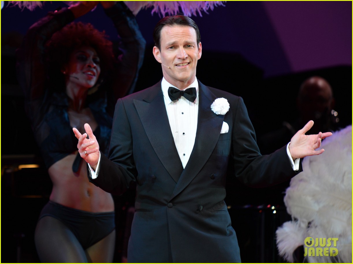 Ashlee Simpson, Stephen Moyer, & Samantha Barks: 'Chicago' at the ...