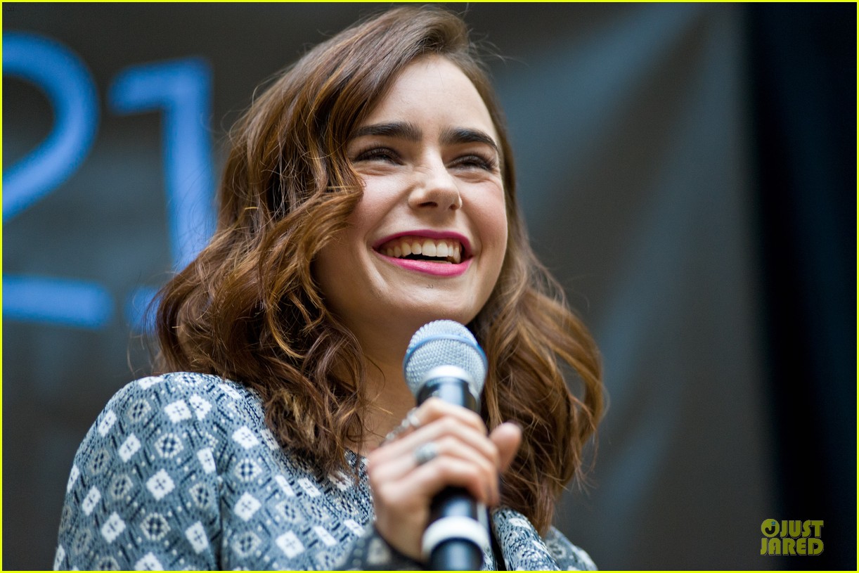 Lily Collins & Jamie Campbell Bower: 'City of Bones' Autograph Signing ...