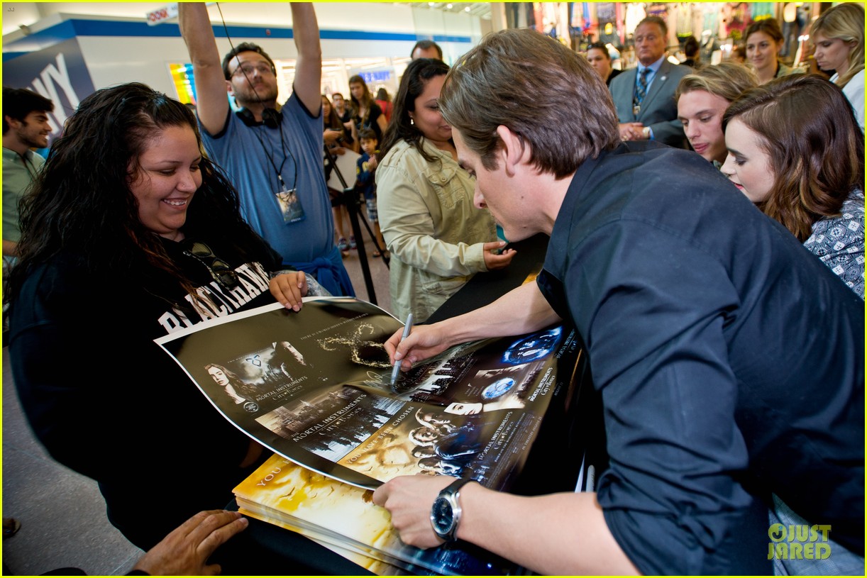 Lily Collins & Jamie Campbell Bower: 'City of Bones' Autograph Signing ...