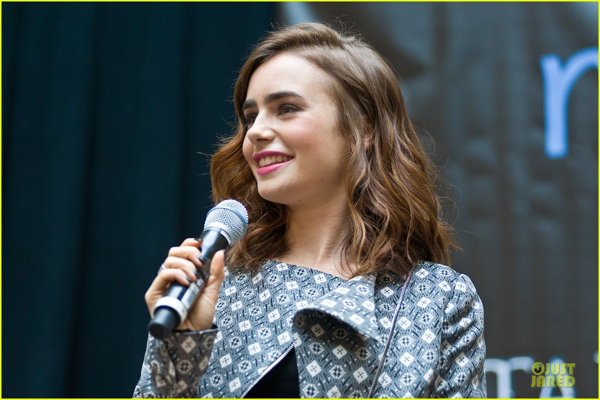 Lily Collins & Jamie Campbell Bower: 'City of Bones' Autograph Signing ...