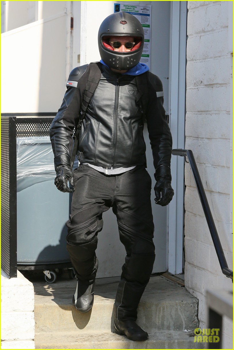 Bradley Cooper: 'Untitled Cameron Crowe Project' Shoots in Fall!: Photo ...