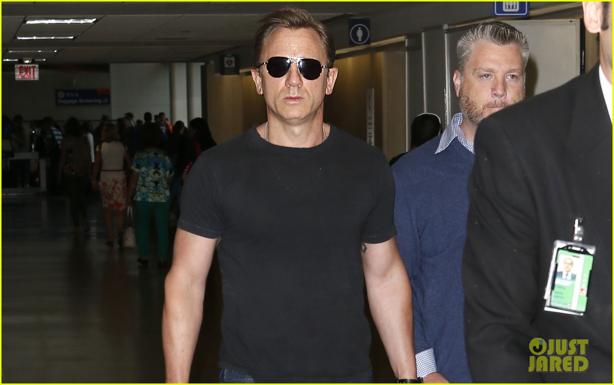 Daniel Craig: Airport Arrival After Lions vs. Wallabies Rugby Game ...