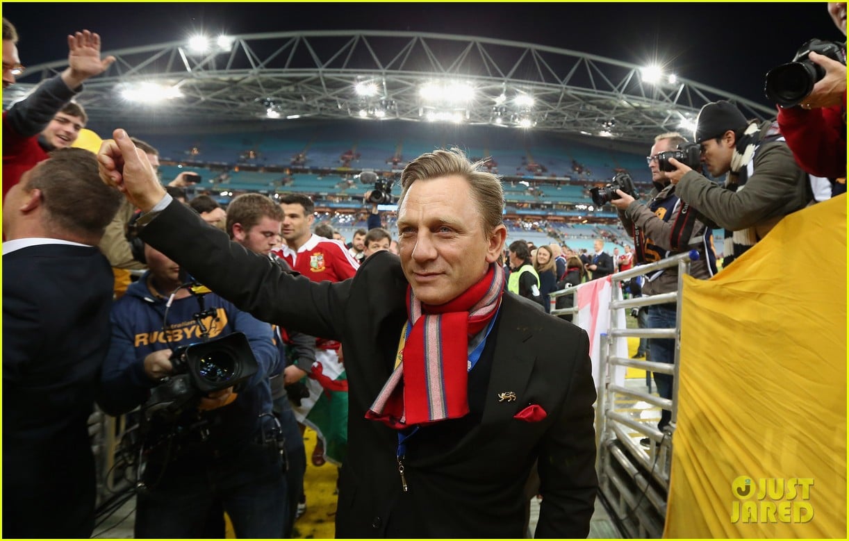 Daniel Craig: Airport Arrival After Lions vs. Wallabies Rugby Game ...
