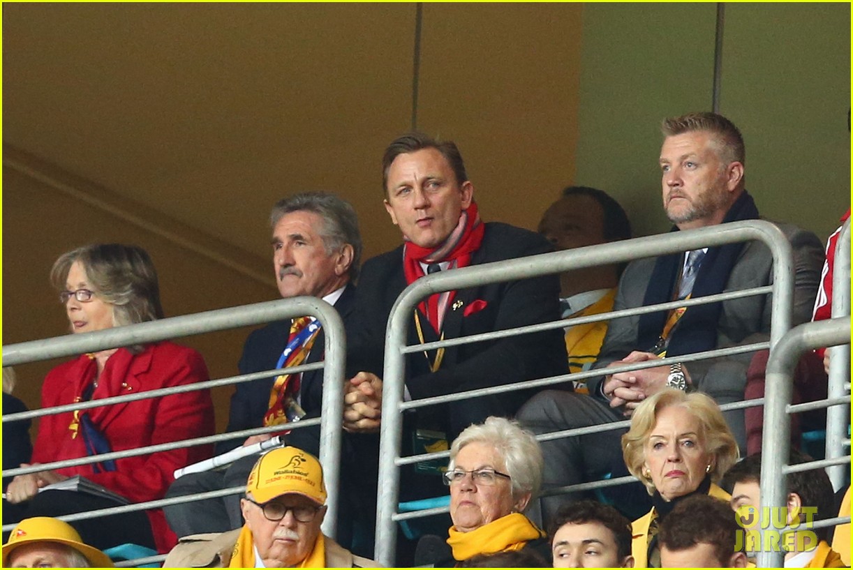 Daniel Craig: Airport Arrival After Lions vs. Wallabies Rugby Game ...