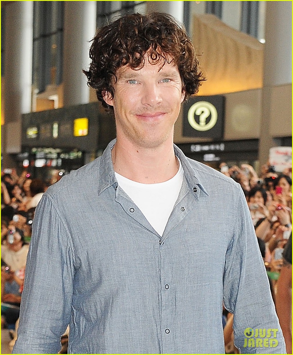 Benedict Cumberbatch Arrives in Japan After Wrapping 'Hobbit': Photo ...
