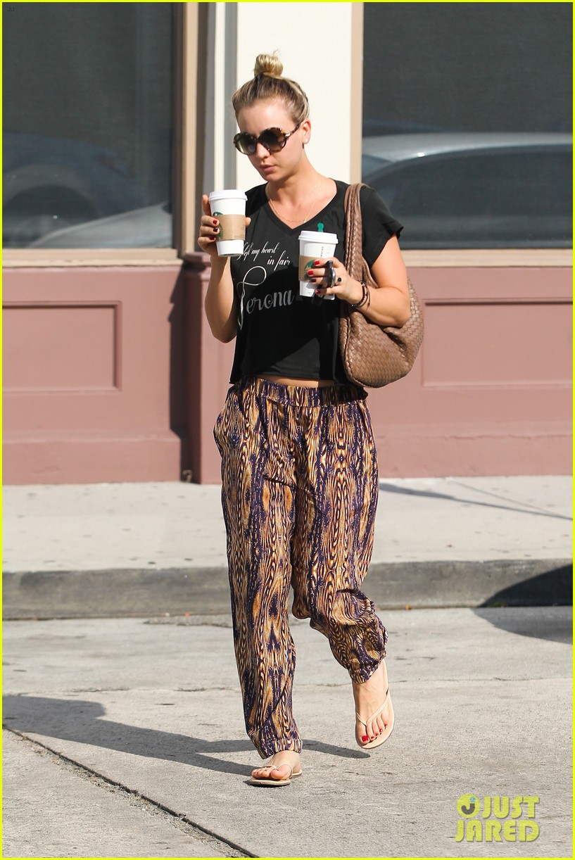 Kaley Cuoco Grabs Coffee for Two After Date with Henry Cavill: Photo ...