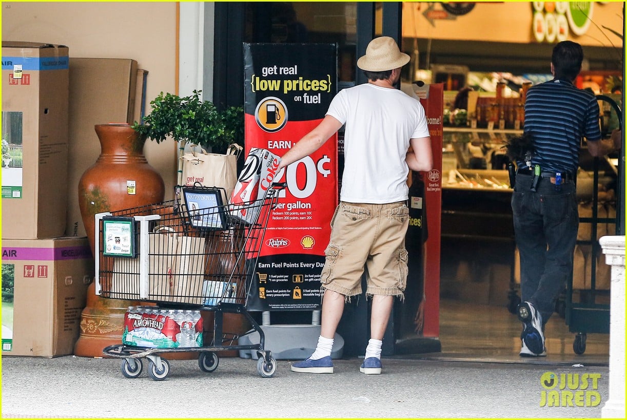 Leonardo DiCaprio: Fourth of July Grocery Shopping!: Photo 2903995 ...