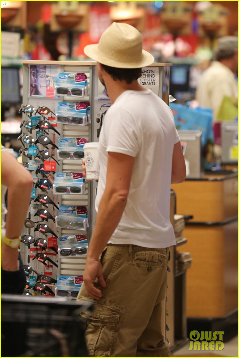 Photo: leonardo dicaprio fourth of july grocery shopping 09 | Photo ...
