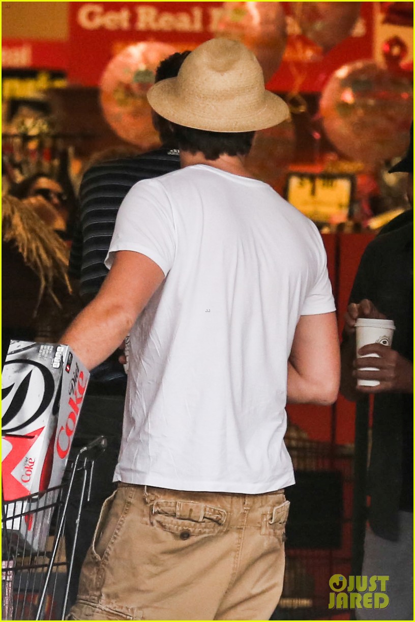 Leonardo DiCaprio: Fourth of July Grocery Shopping!: Photo 2904004 ...