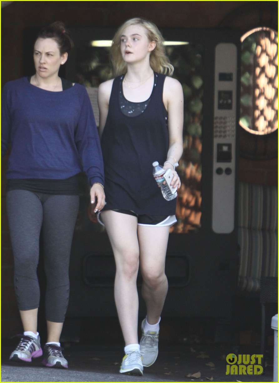 Elle Fanning: Dance Studio Workout!: Photo 2904904 | Elle Fanning ...