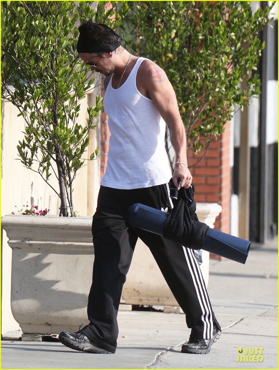 Colin Farrell: Buff Yoga Session with Sister Claudine!: Photo 2918011 ...