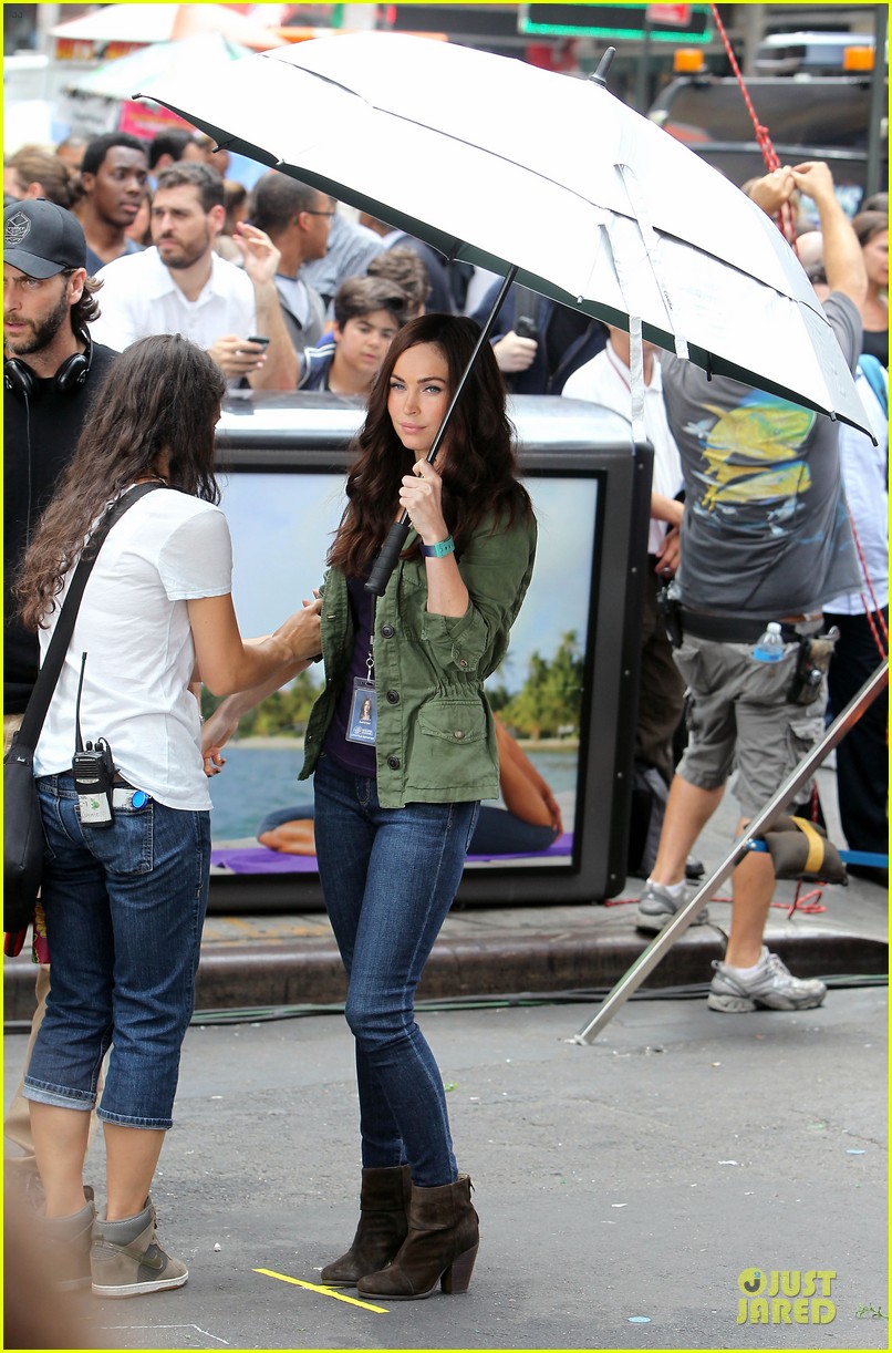Megan Fox: News Reporting For 'Teenage Mutant Ninja Turtles'!: Photo ...