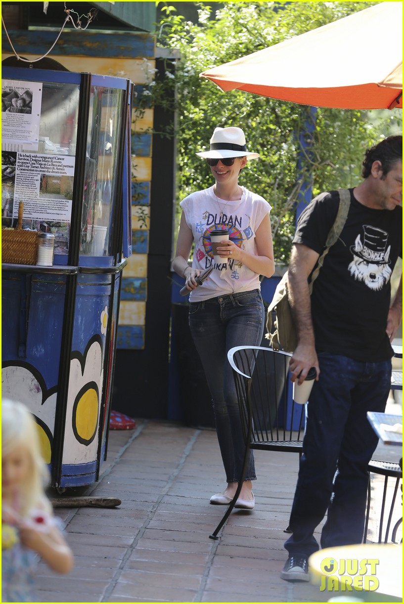 Anne Hathaway: 'Rio 2' Teaser Trailer - Watch Now!: Photo 2915737 ...