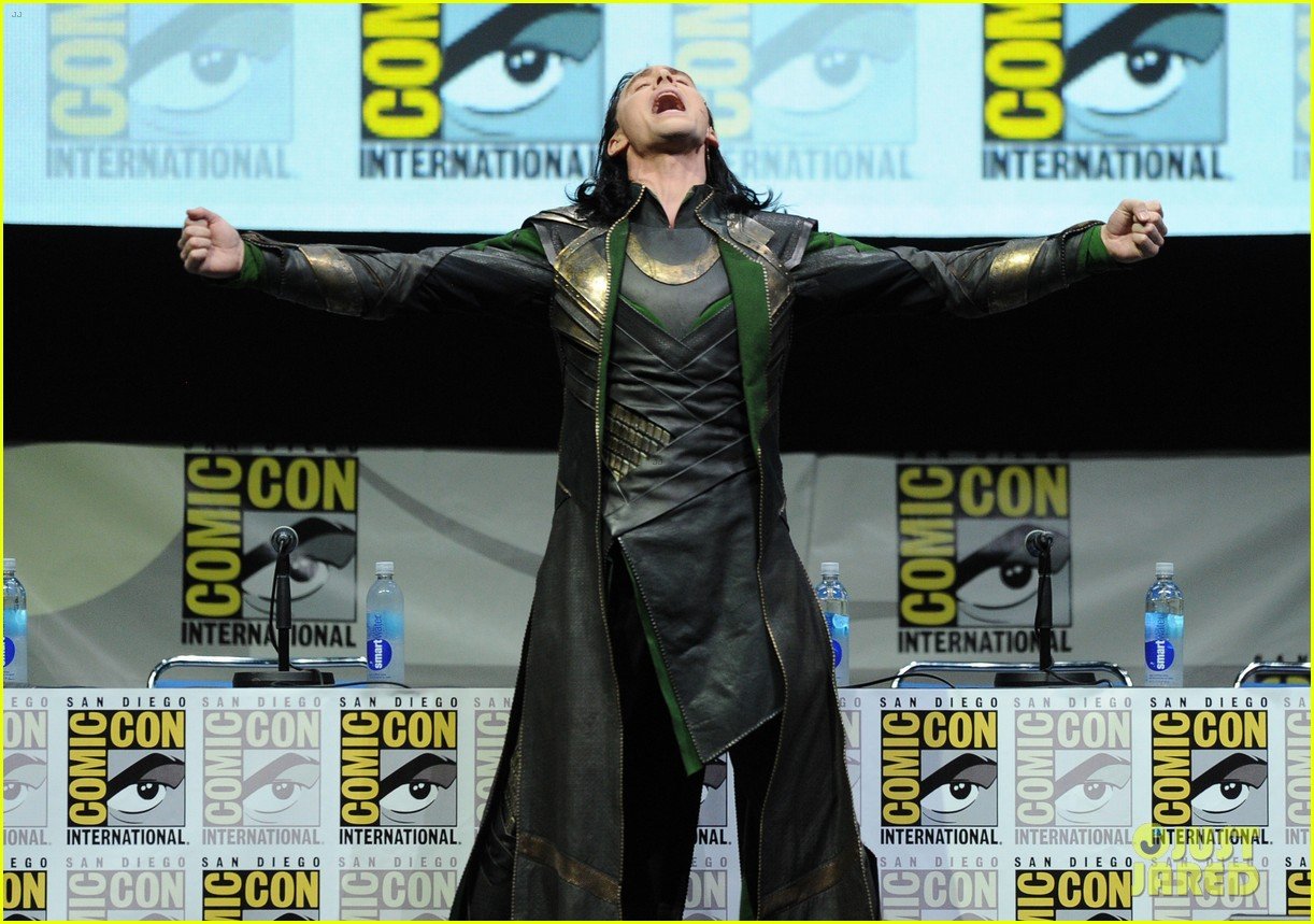 Tom Hiddleston Attends 'Thor' Comic-Con Panel as Loki!: Photo 2913450 ...