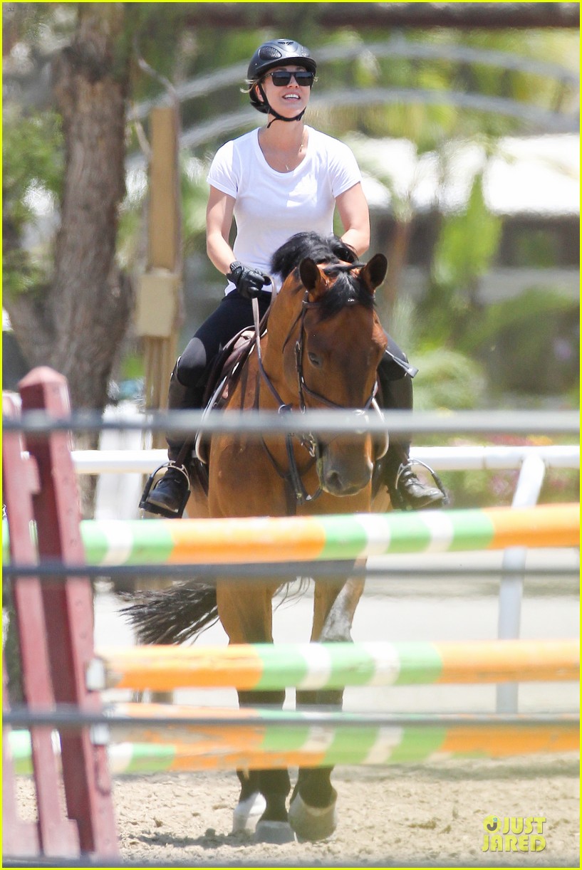 Kaley Cuoco: Horseback Riding Beauty!: Photo 2905086 | Kaley Cuoco ...