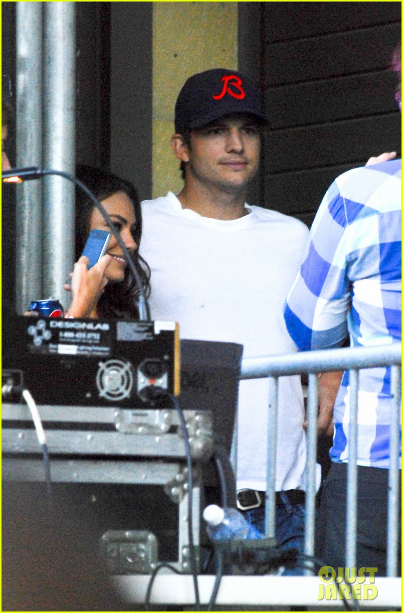 Mila Kunis & Ashton Kutcher: Taste of Chicago Concert Couple!: Photo ...