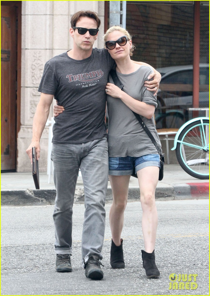 Anna Paquin & Stephen Moyer Lunch Before 'Chicago' Closing: Photo ...