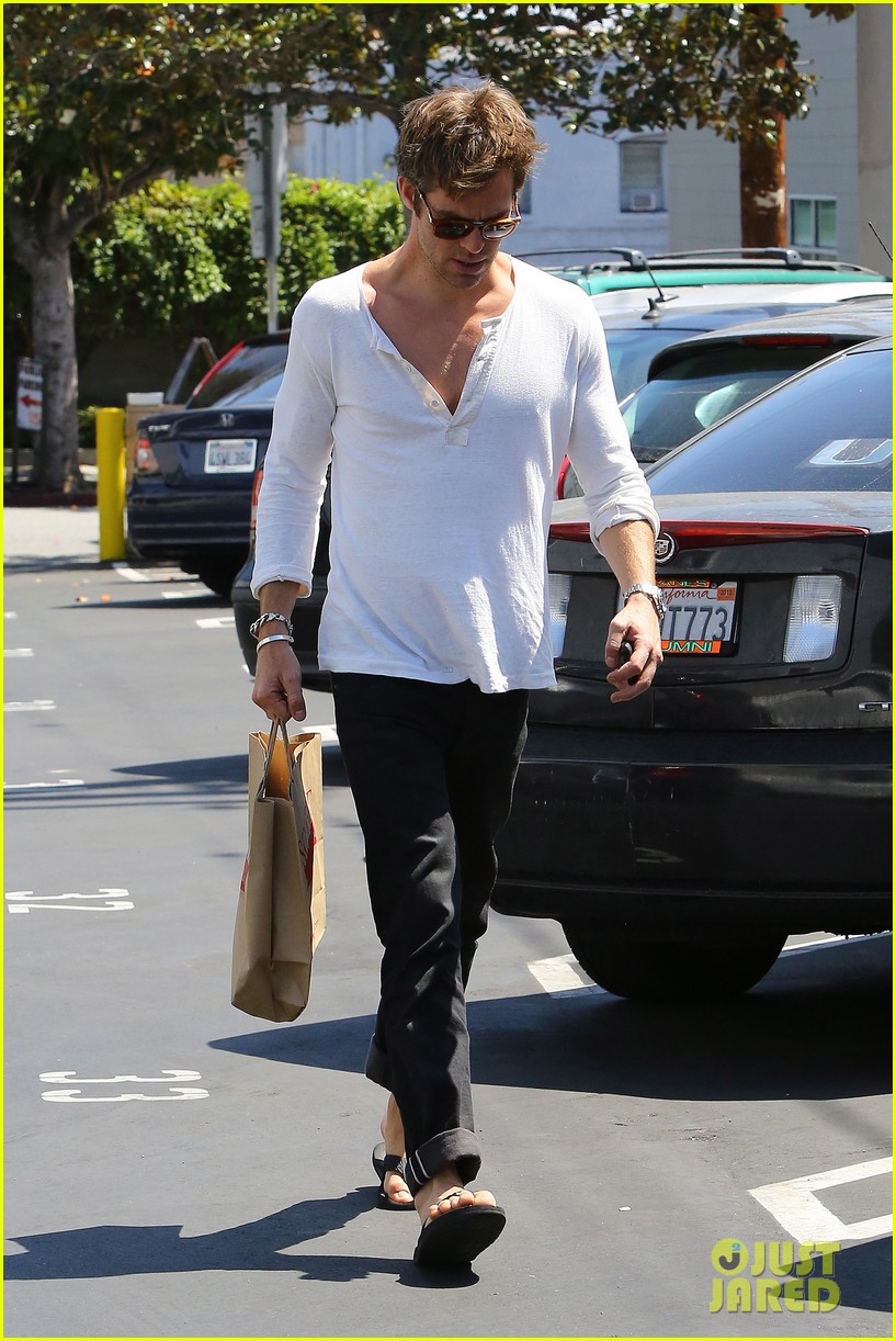 Chris Pine Shows Some Skin in Unbuttoned Henley Shirt!: Photo 2919175 ...