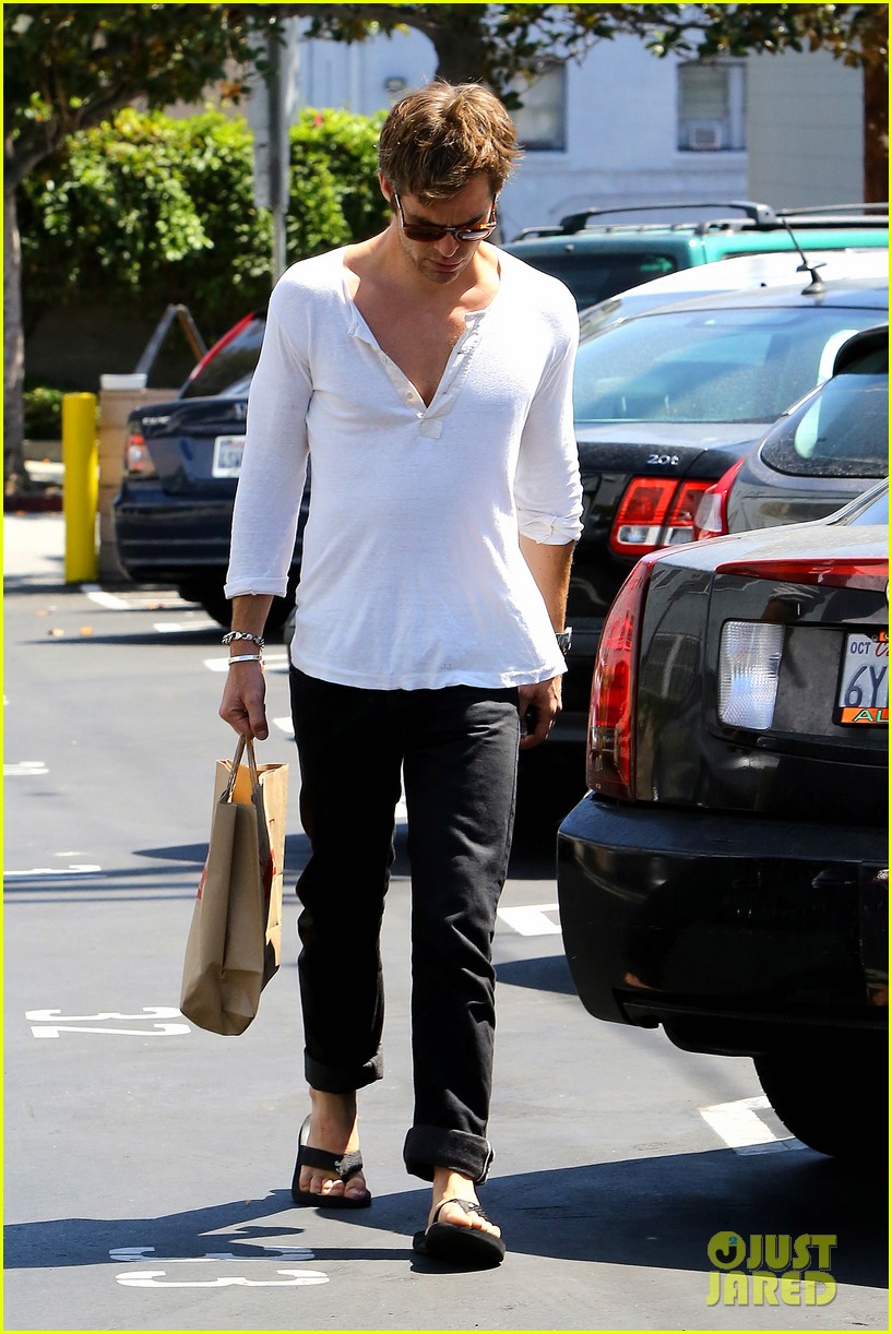 Chris Pine Shows Some Skin in Unbuttoned Henley Shirt!: Photo 2919183 ...