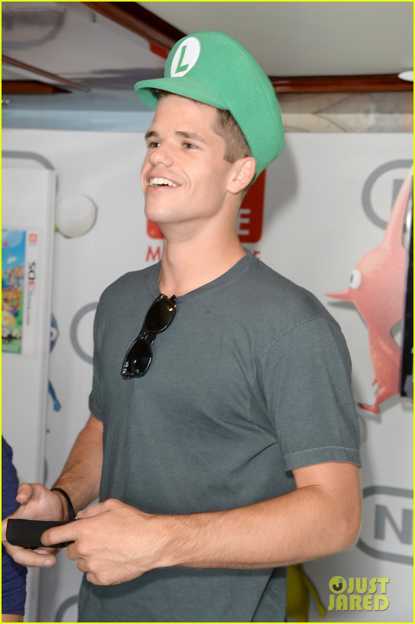 Tyler Posey & Dylan O'Brien: 'Teen Wolf' Stars at Comic-Con!: Photo ...