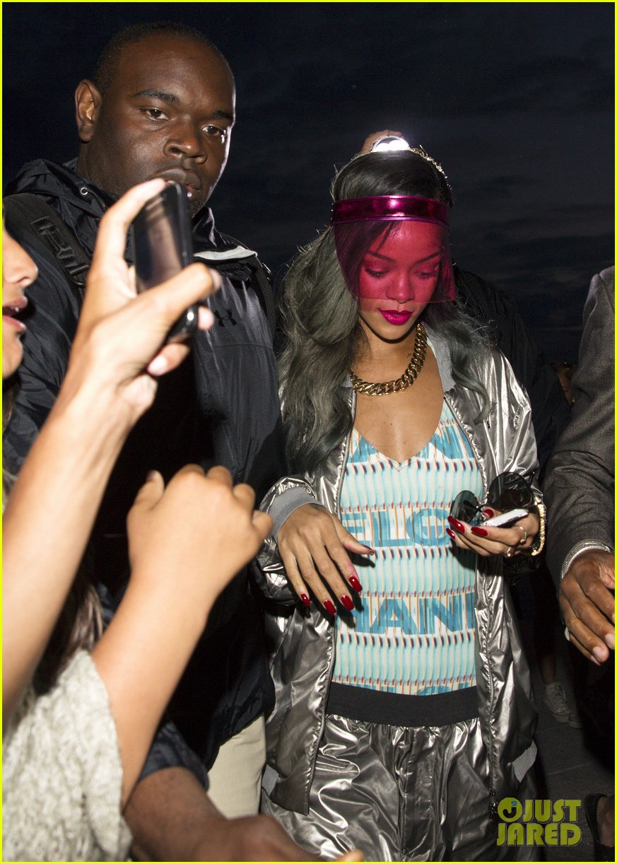 Rihanna: Thank You to Vevo & My Fans!: Photo 2916712 | Rihanna Photos ...