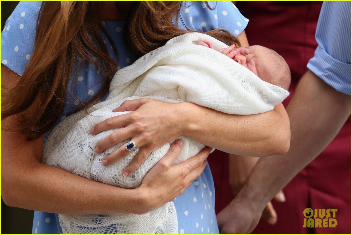 Royal Baby First Photos with Kate Middleton & Prince William: Photo ...
