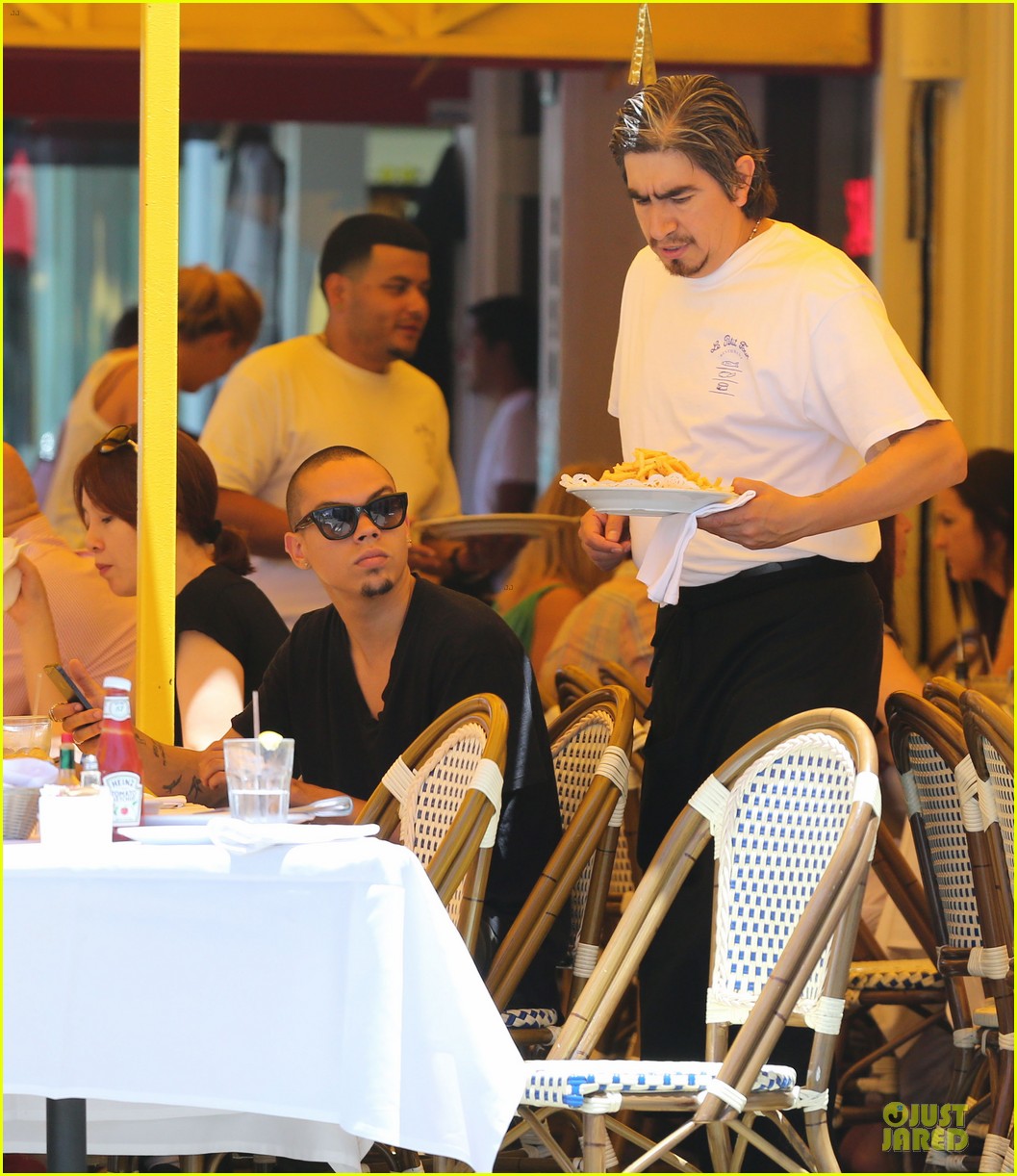 Evan Ross Camouflages Ashlee Simpson's House!: Photo 2906265 | Ashlee ...