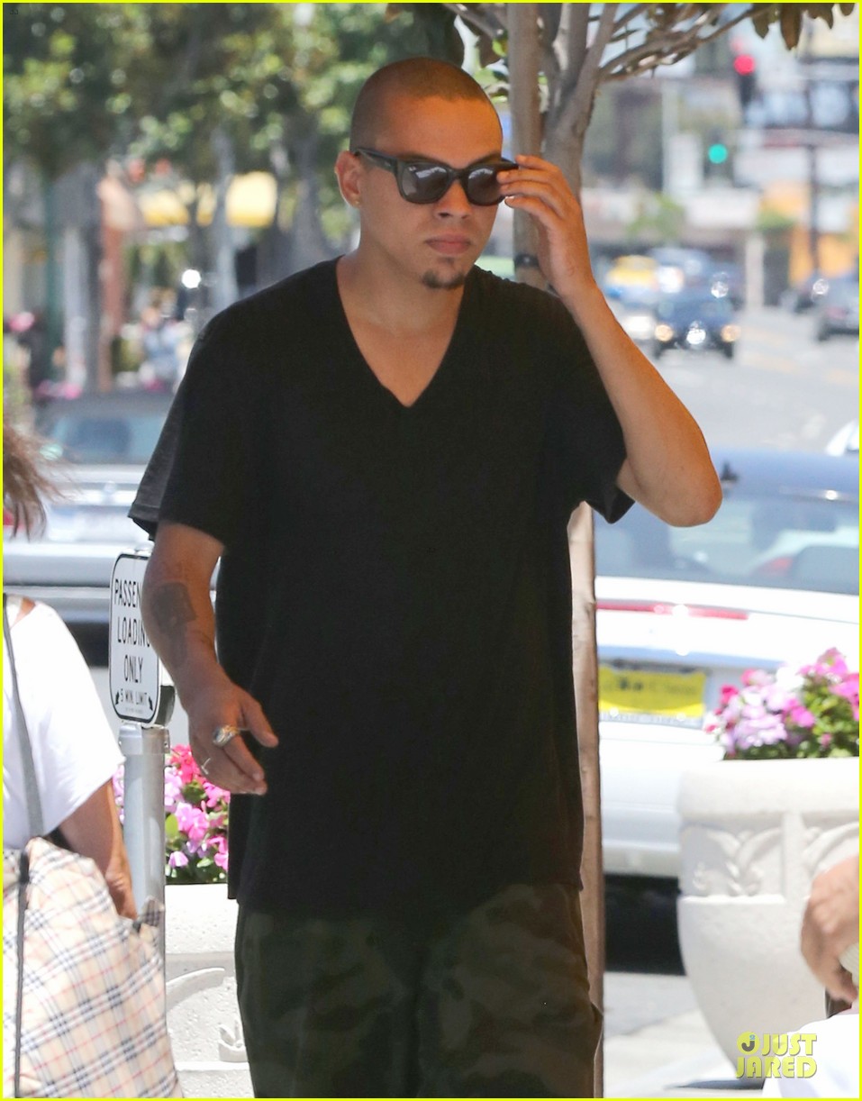 Evan Ross Camouflages Ashlee Simpson's House!: Photo 2906273 | Ashlee ...