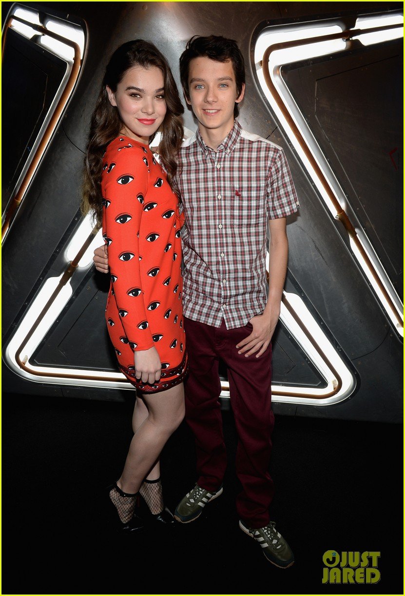 Hailee Steinfeld & Asa Butterfield: 'Ender's Game' Experience!: Photo ...