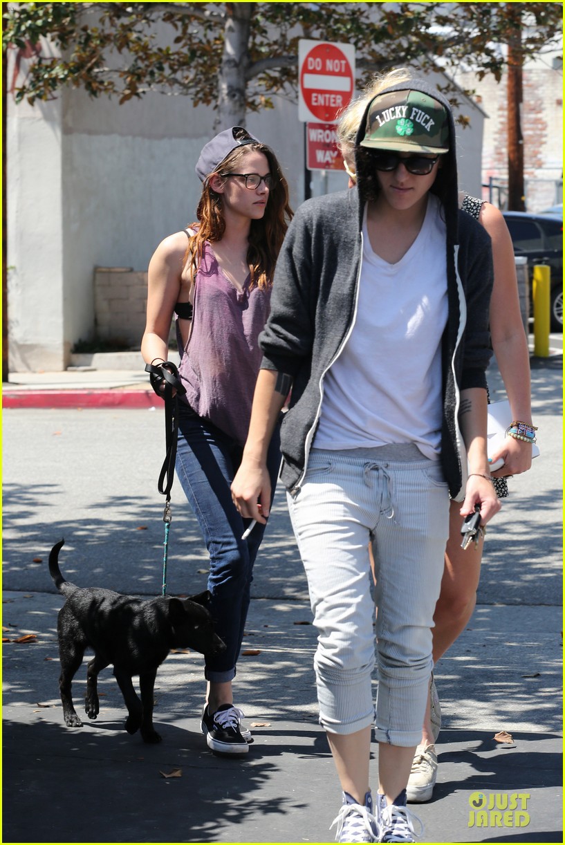 Kristen Stewart: Bra Revealing Walk with New Puppy!: Photo 2920440 ...