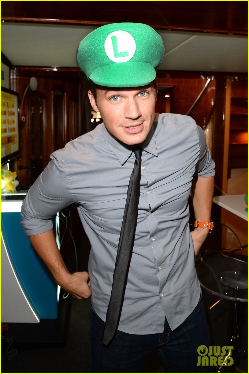 Aimee Teegarden & Matt Lanter: 'Star-Crossed' at TV Guide!: Photo ...