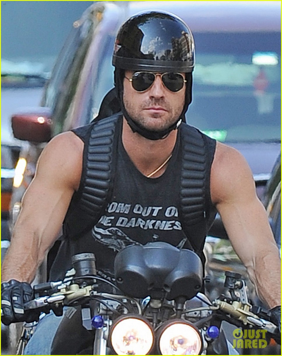 Justin Theroux: Muscular Motorcycle Man!: Photo 2907722 | Justin ...