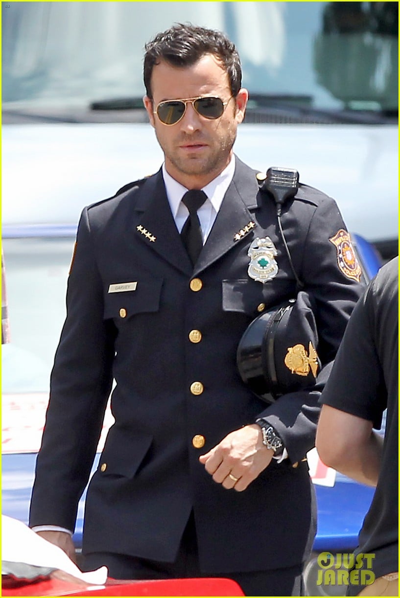 Justin Theroux is the Man in Uniform for 'The Leftovers': Photo 2906029 ...