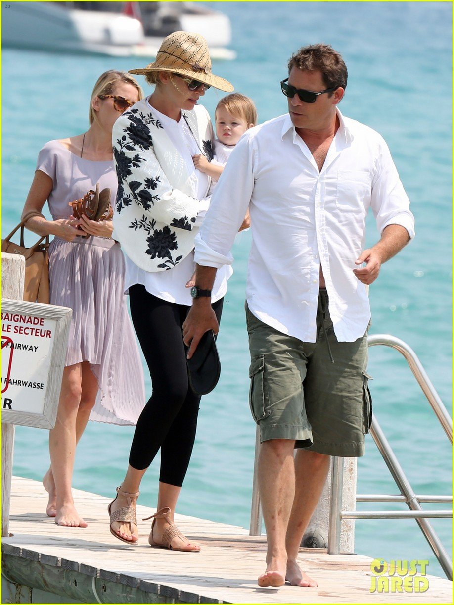 Uma Thurman: Family Boat Trip in Saint-Tropez: Photo 2909278 | Arpad ...