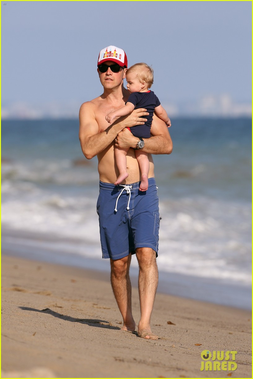 Reese Witherspoon: Beach Holiday with Jim Toth & Tennessee!: Photo ...