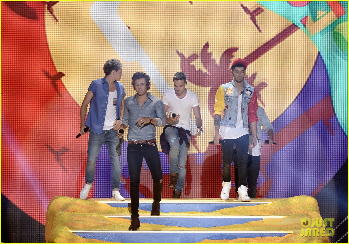 One Direction - Teen Choice Awards Performance 2013 (Video): Photo ...