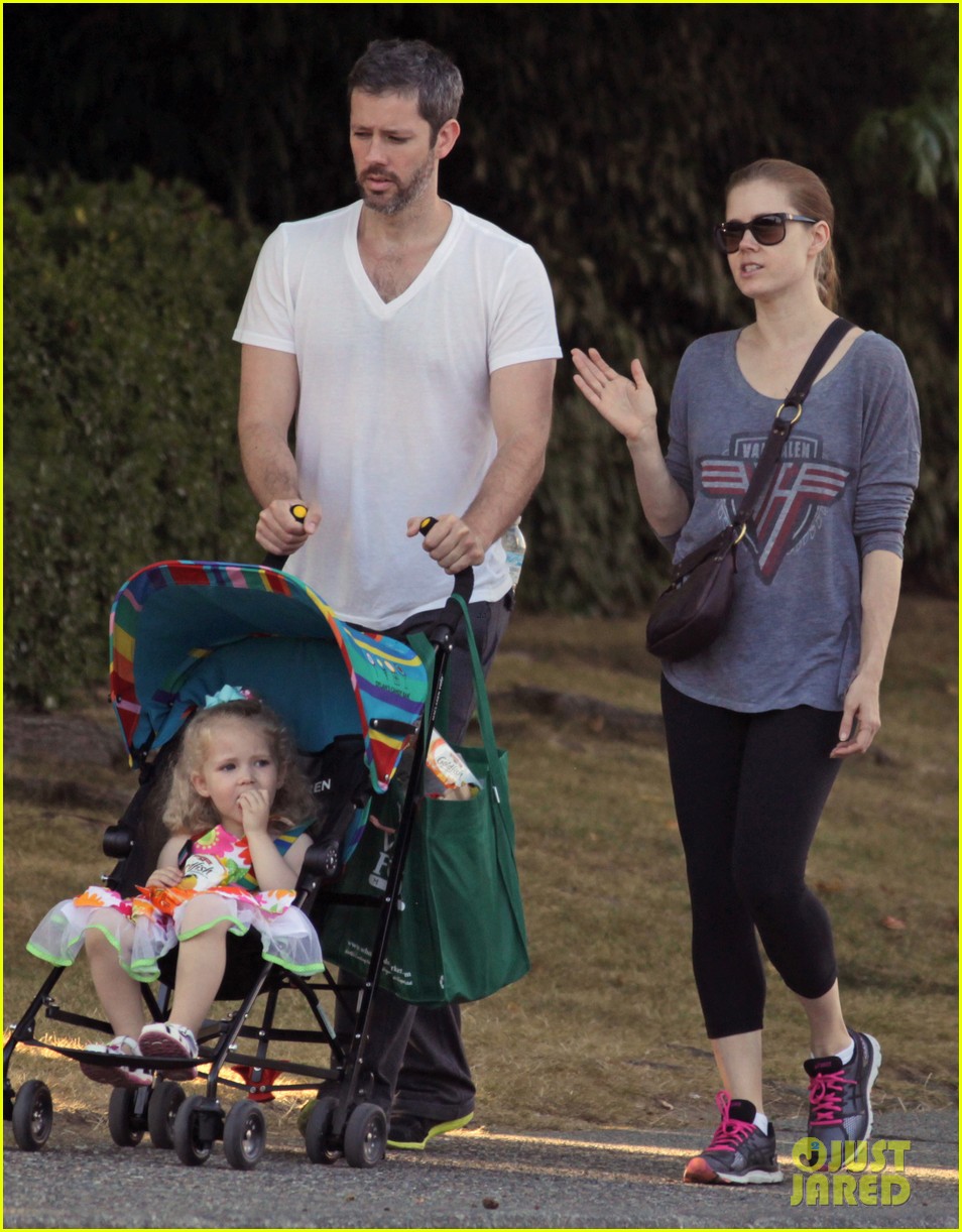 Amy Adams Shops for Groceries in Vancouver with the Family: Photo ...