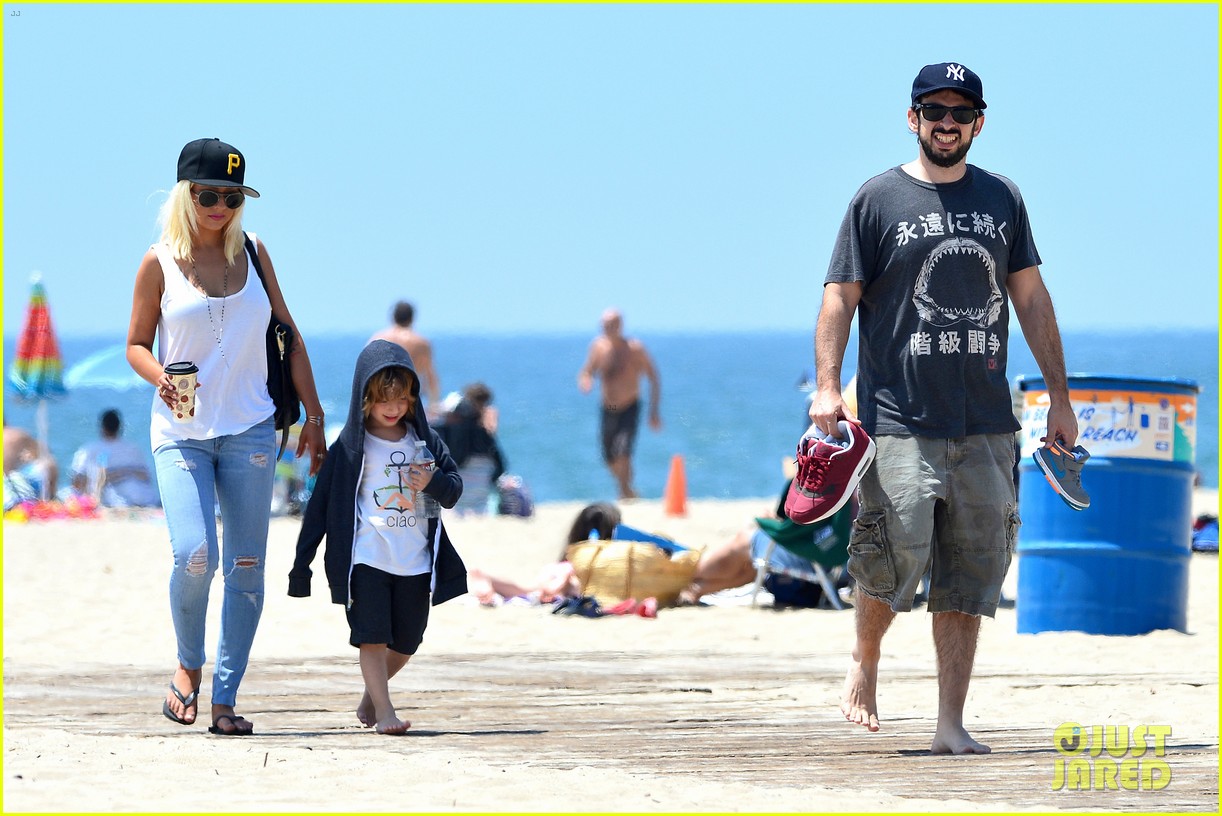 Christina Aguilera Hits the Beach with Jordan Bratman & Max!: Photo ...
