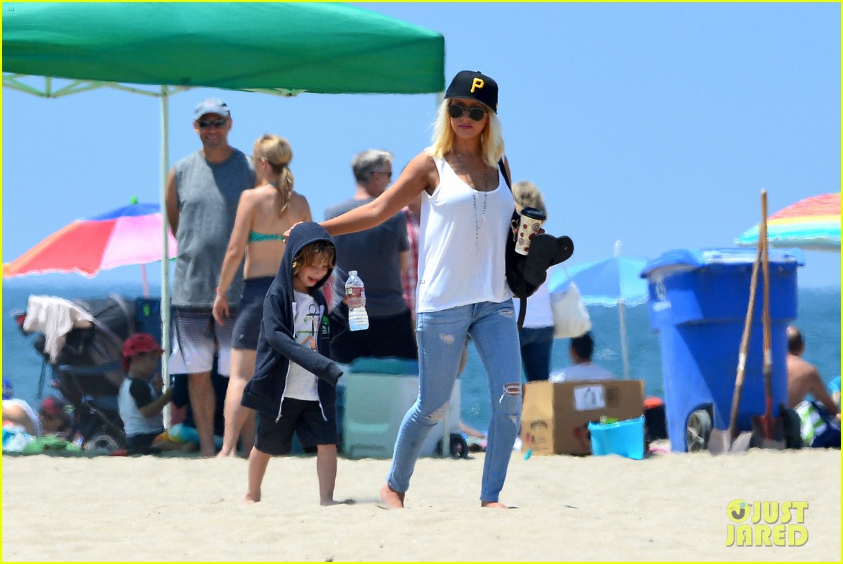 Christina Aguilera Hits the Beach with Jordan Bratman & Max!: Photo ...