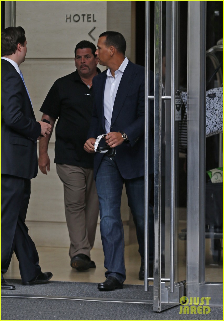 Alex Rodriguez Steps Out After Record MLB Suspension: Photo 2924161 ...
