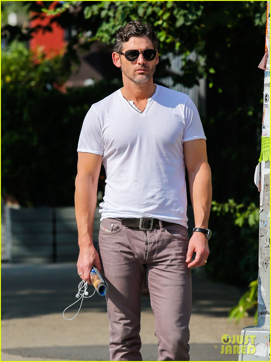 Eric Bana Strolls the West Village, New 'Closed Circuit' Clip!: Photo ...