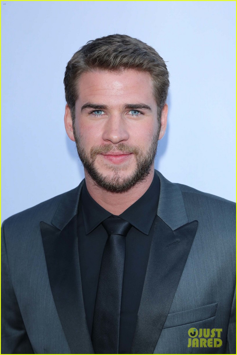 Miley Cyrus & Liam Hemsworth: 'Paranoia' Premiere Pair!: Photo 2926356 ...
