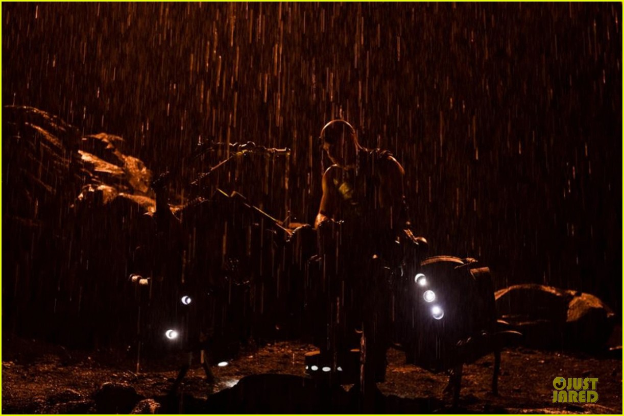 Vin Diesel: 'Riddick' Poster & Official Trailer!: Photo 2922475 ...