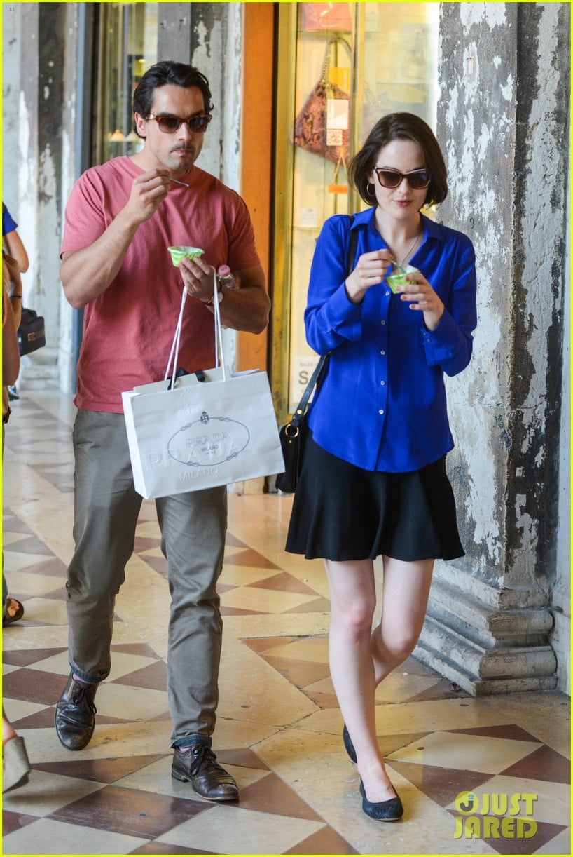Michelle Dockery Steps Out with Hunky New Boyfriend!: Photo 2941386 ...