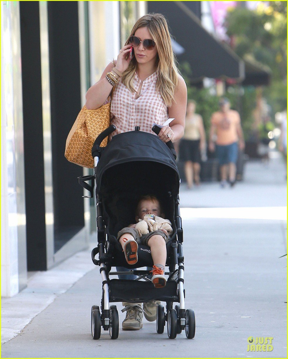 Hilary Duff & Mike Comrie: Weekend Breakfast with Luca!: Photo 2936785 ...