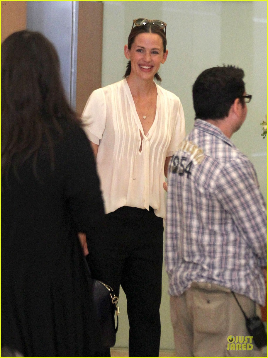 Jennifer Garner Shows Happiness During Phone Conversation!: Photo ...