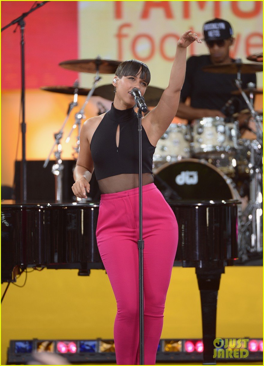 Alicia Keys Performs for Good Morning America's Concert Series!: Photo ...